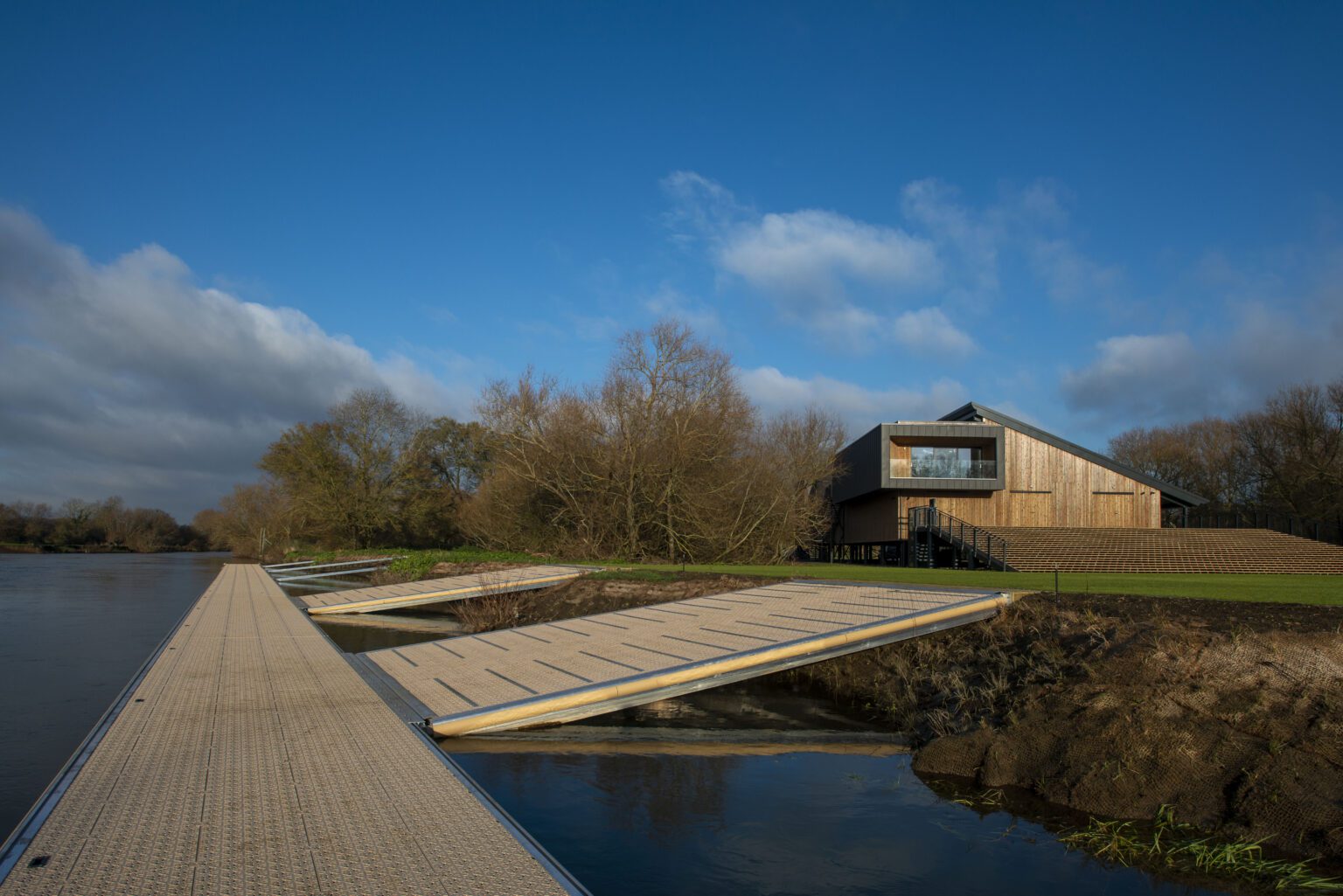 Maddy Moorings Boathouse - Stepnell