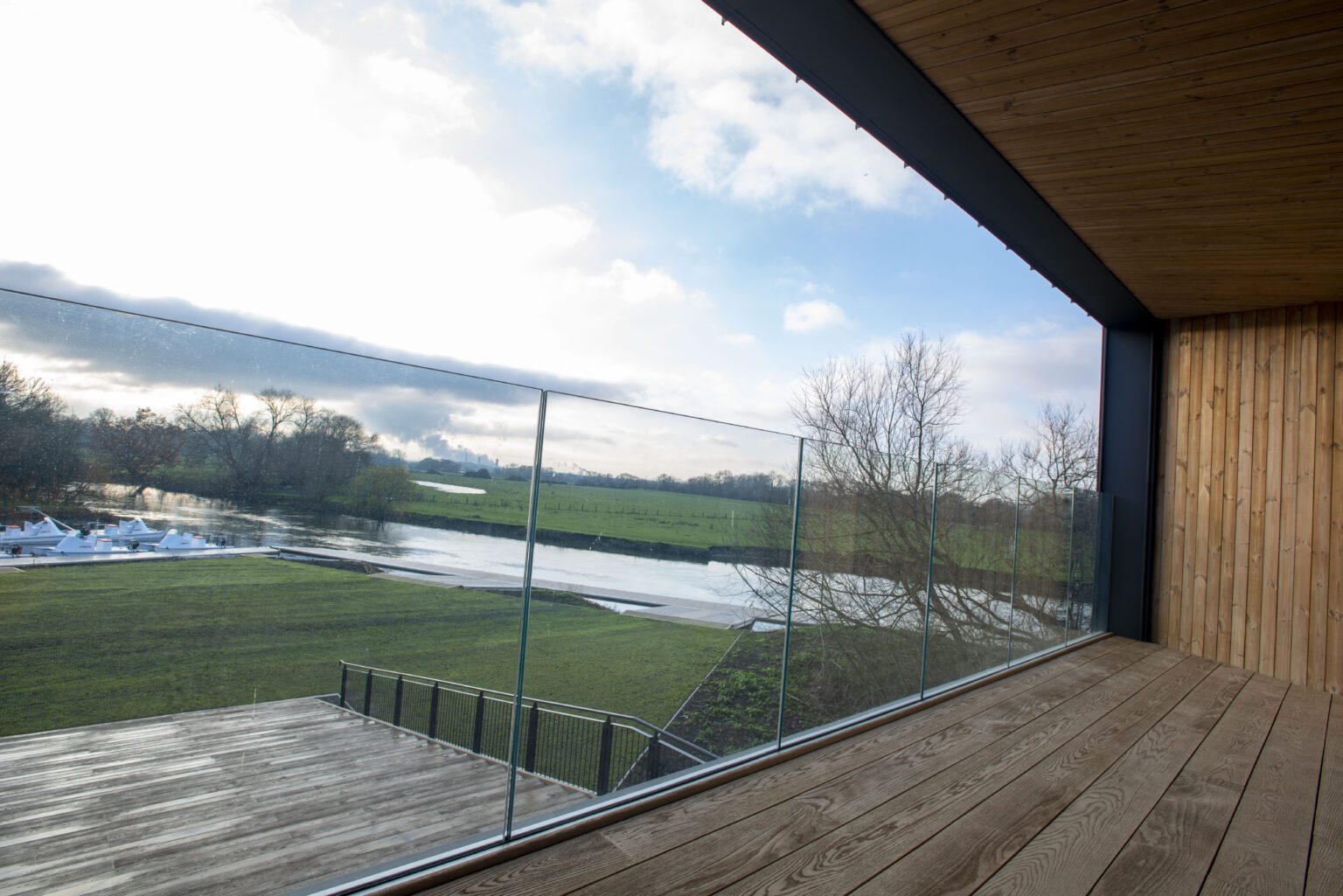 Maddy Moorings Boathouse - Stepnell